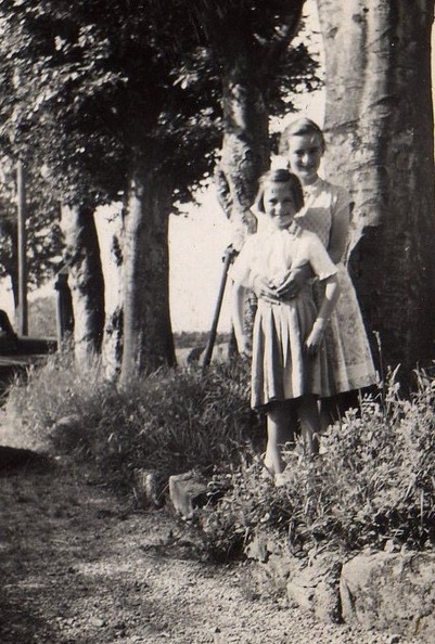 0973, JR bf, 5 Jul 1957, Janet Taylor and Ruth Taylor